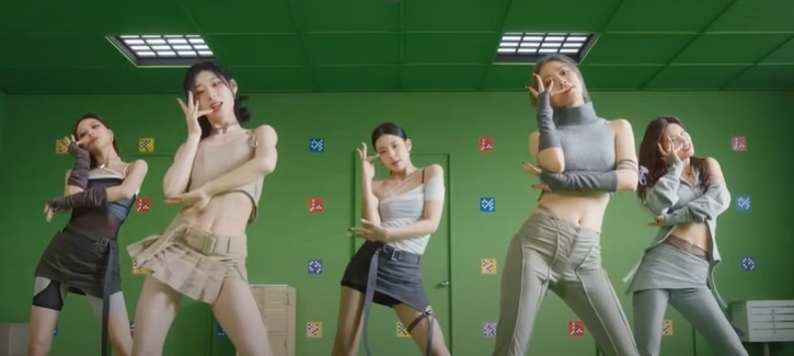 Mengulik Penampilan Itzy Dalam Video Lagu Terbaru Bertajuk Cheshire