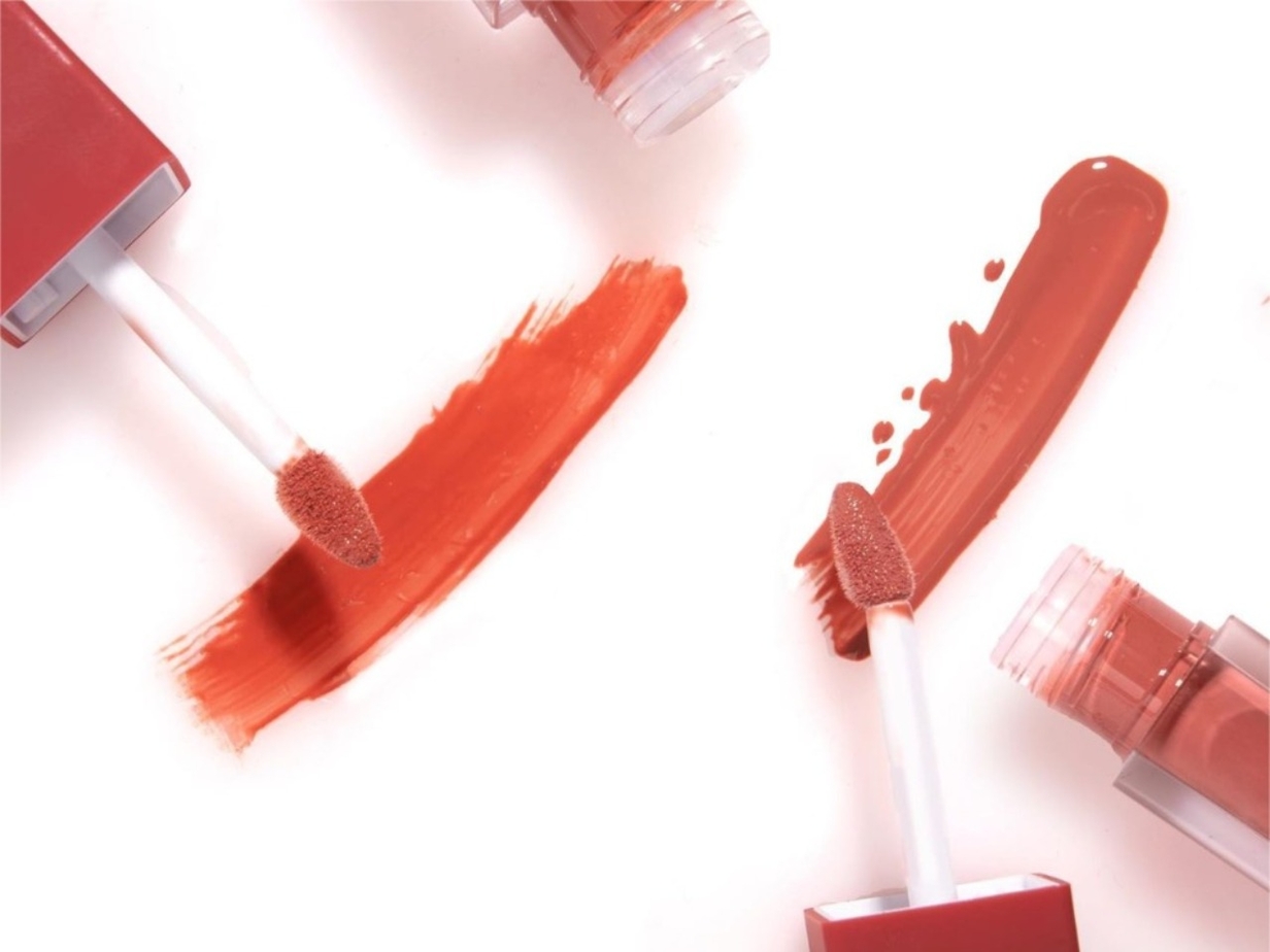 Rekomendasi Lip Gloss Bening yang Membuat Bibir Tampak Sehat dan ...